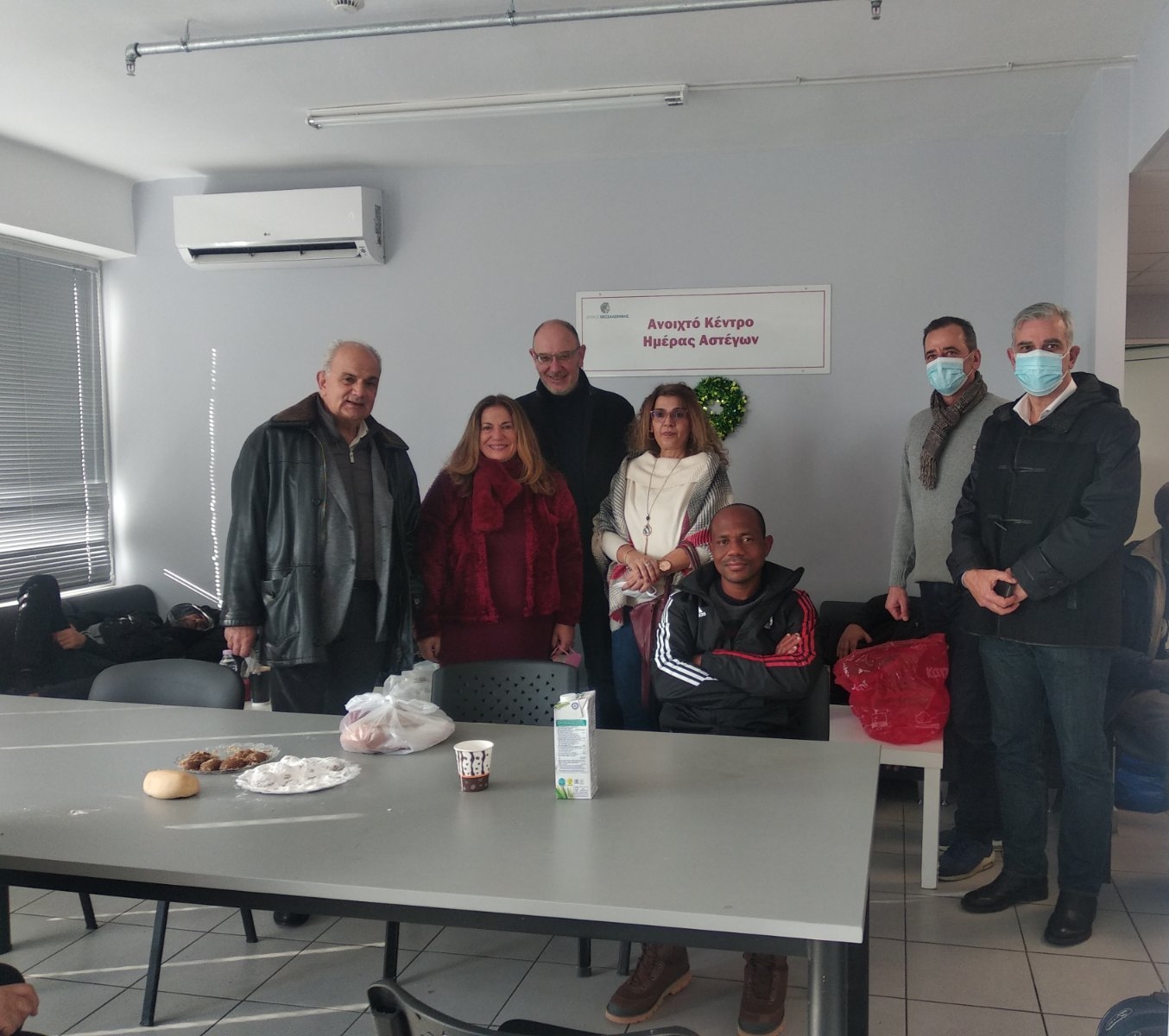 Προσφορά μερίδων φαγητού στο Ανοικτό Κέντρο Ημέρας Αστέγων | Δήμος ...